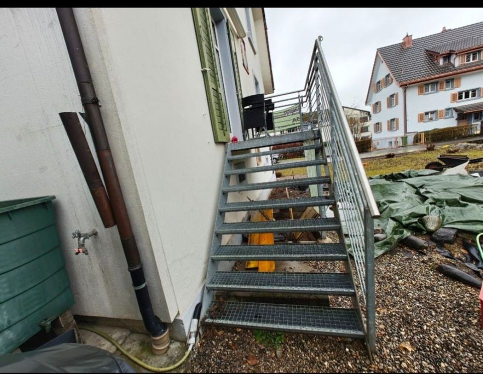 Treppe mit Podest und Geländer (Gebraucht) in Reichenbach i. K. für CHF ...