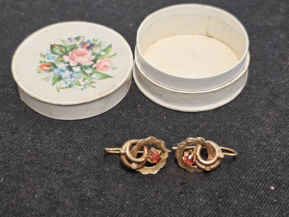 Antike Gold Ohrhänger mit Steinen 18 Karat (Gebraucht) in Wolfertswil für CHF 399 – mit ...