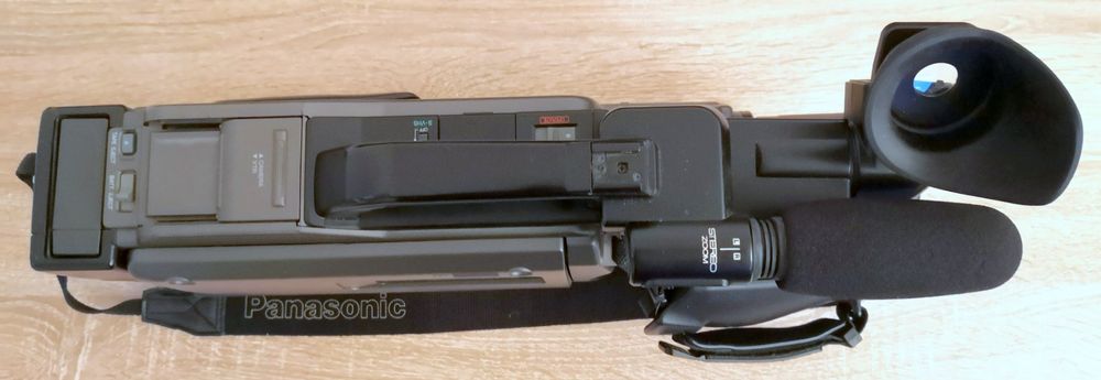 Vidéo camera Panasonic S VHS Hi-Fi stéréo MS4 (Gebraucht) in Grandson ...