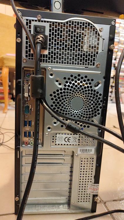 Tour PC + ecran clavier et souris Windows 8 (Gebraucht) in St imier für ...