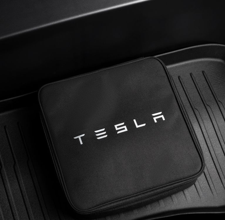Tesla Mobile Connector – CH Haushaltsstecker & EU Schuko (Gebraucht) in ...
