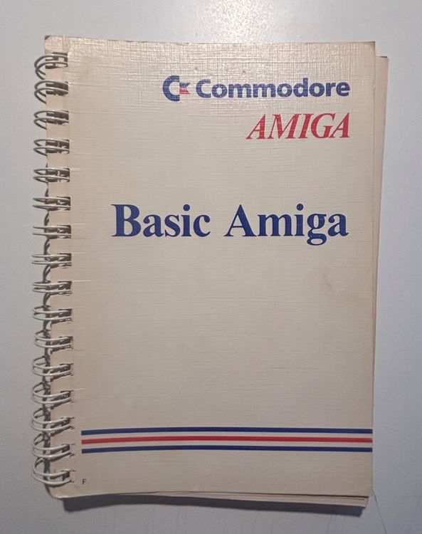 Commodore Amiga - Basic Amiga 1986 (Gebraucht) in Neuchâtel für CHF 5 – mit Lieferung auf ...