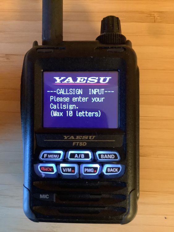YAESU FT5D mit SSM-17A, CD-41, SAD-25, Gürtelclip topZustand (Gebraucht ...