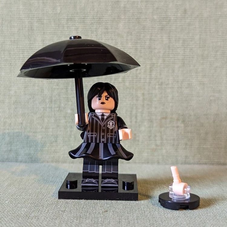 Wednesday Addams minifigure mit Thing fur lego | Kaufen auf Ricardo