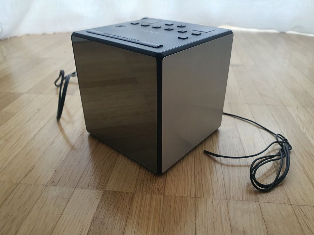 Sony Radio Alarm Clock with Projector (Gebraucht) in Banco für CHF 15 ...