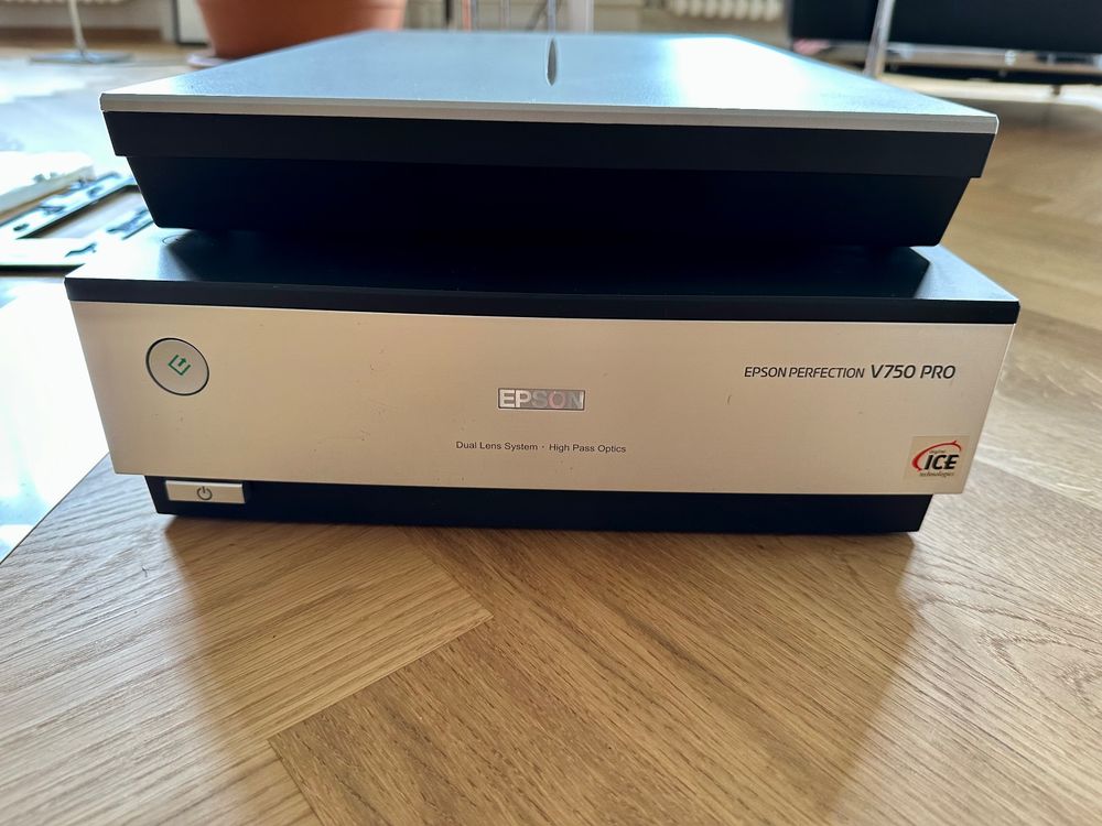 Epson Perfection V750 Pro Scanner (Gebraucht) in Zürich für CHF 370 ...