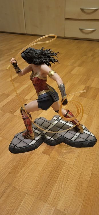 Wonder Woman Figur DC (Gebraucht) in Moosseedorf für CHF 70 – mit ...