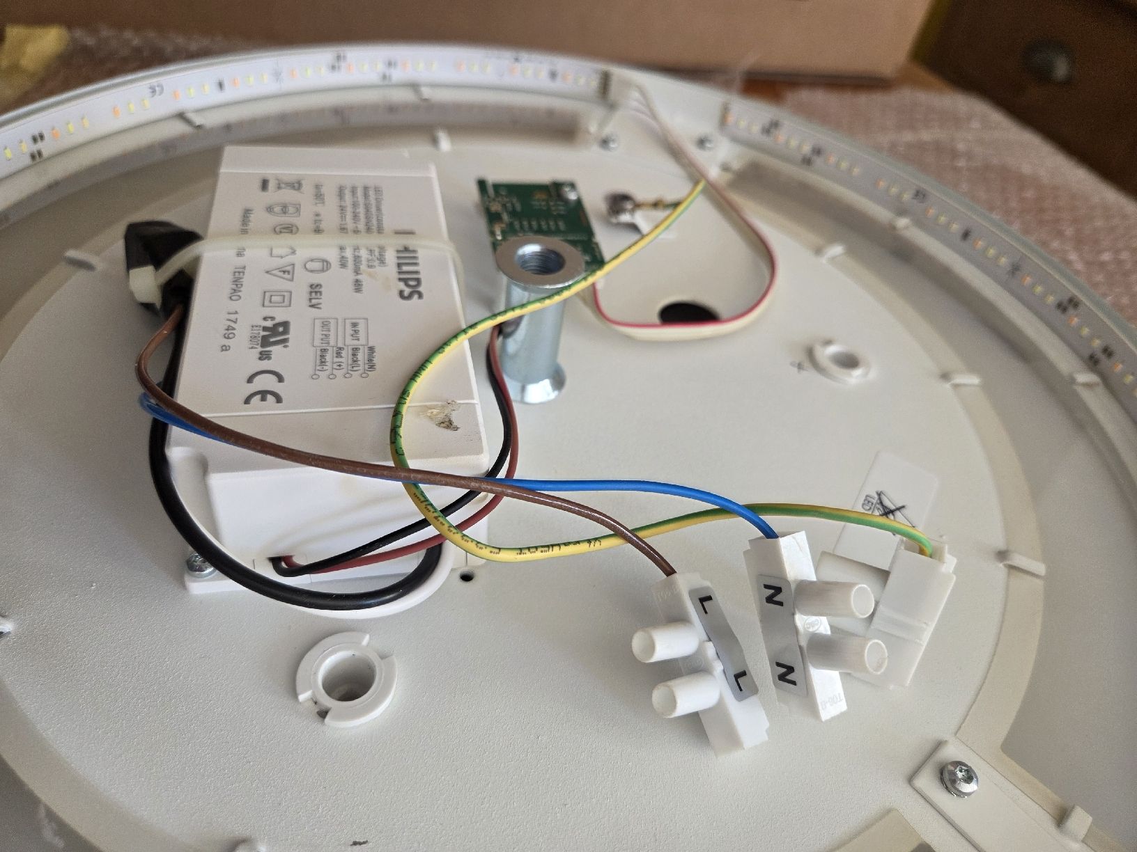 Lampe de plafond LED Philips HUE - État impeccable! (D'occasion) à St ...