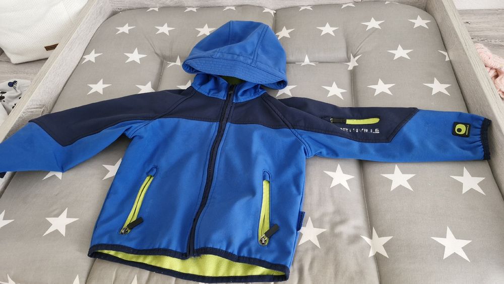 Softshell Übergangsjacke ca. 104-110 (Gebraucht) in Forch für CHF 5 – mit Lieferung auf Ricardo ...