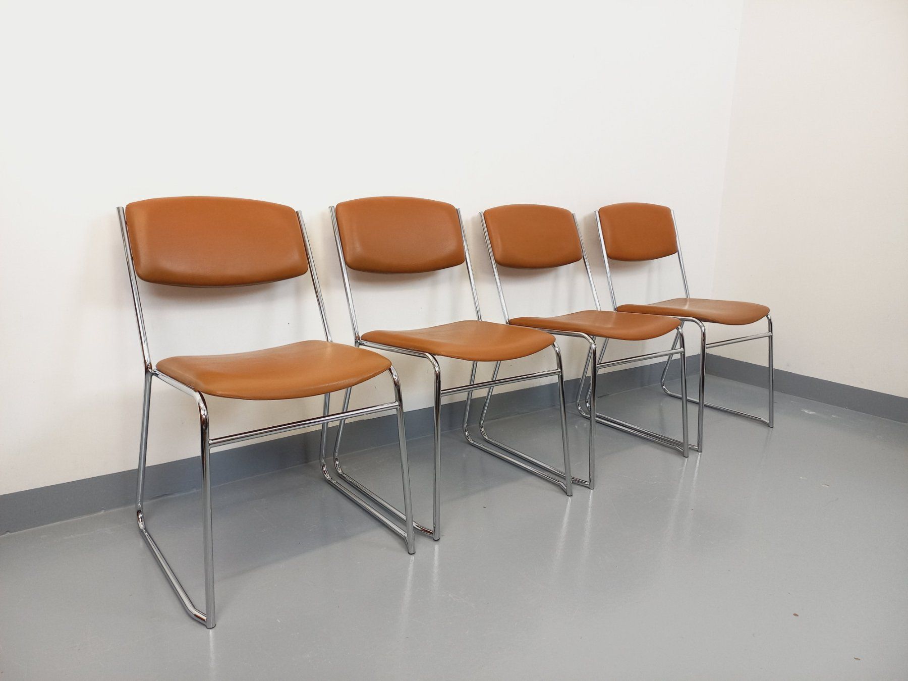 Suite de 4 chaises traîneau vintage des années 70 en métal (Gebraucht ...