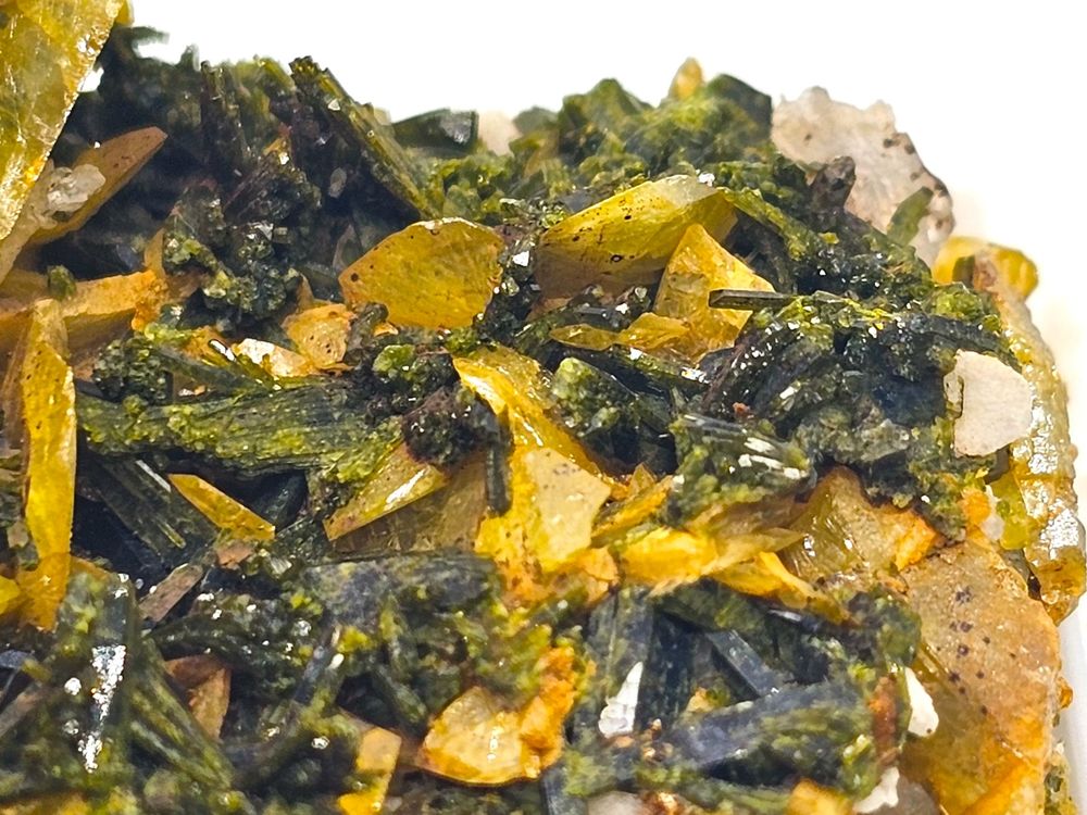 RaRe Epidote & Titanite. Capelinha, Minas Gerais, Brazil | Kaufen auf ...