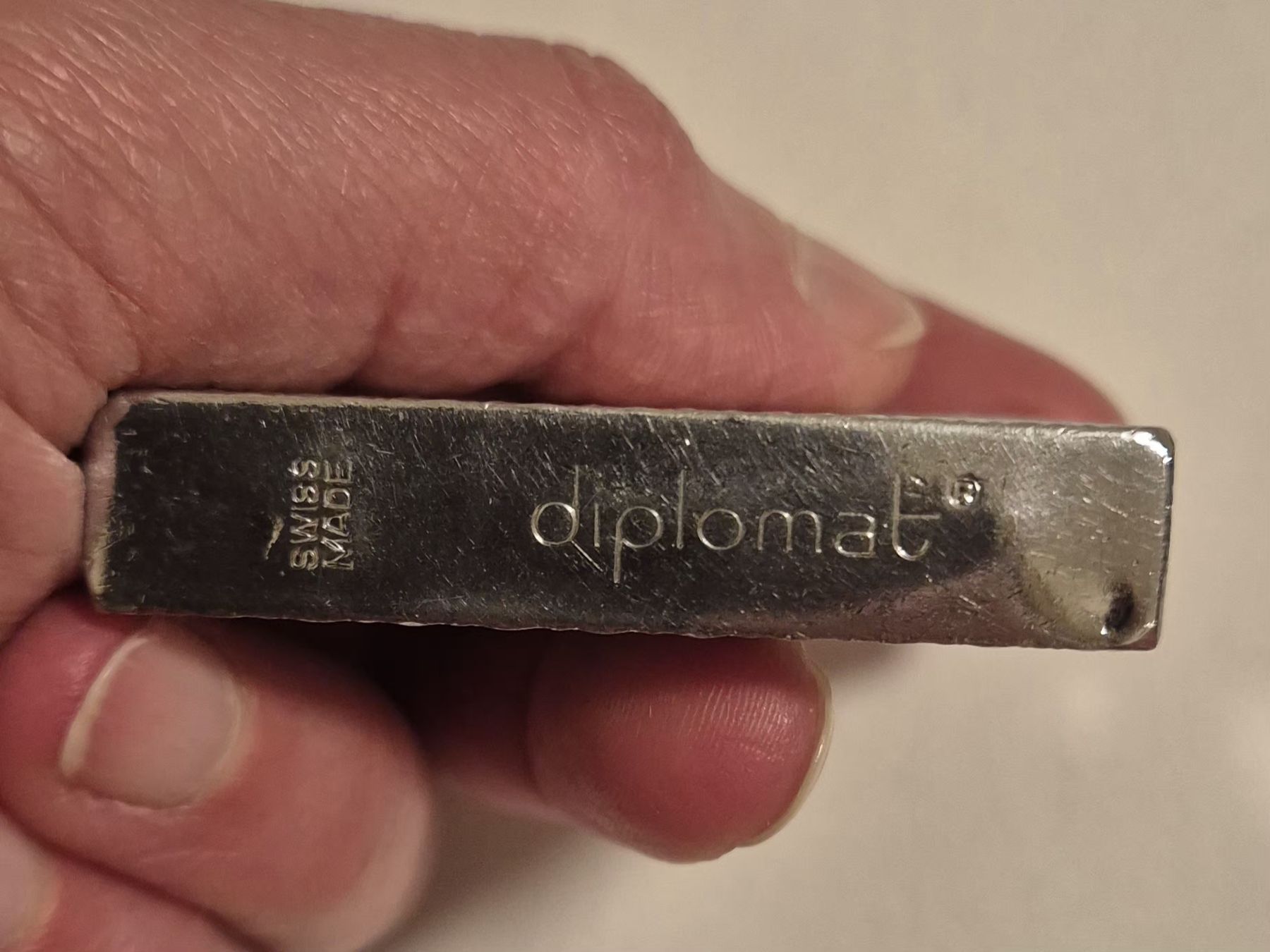 Diplomat Briquet (Défectueux) à Genève pour CHF 15 – avec livraison ...