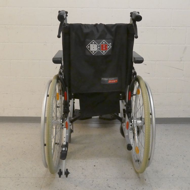 Rollstuhl B&B, SB 41 cm, Zusatzbremsen, nur CHF 219 (Gebraucht) in Lengnau für CHF 219 – mit ...