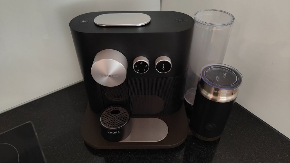 Nespresso-Kaffeemschine mit Milchschäumer (Gebraucht) in Zofingen für CHF 30 – nur Abholung auf ...