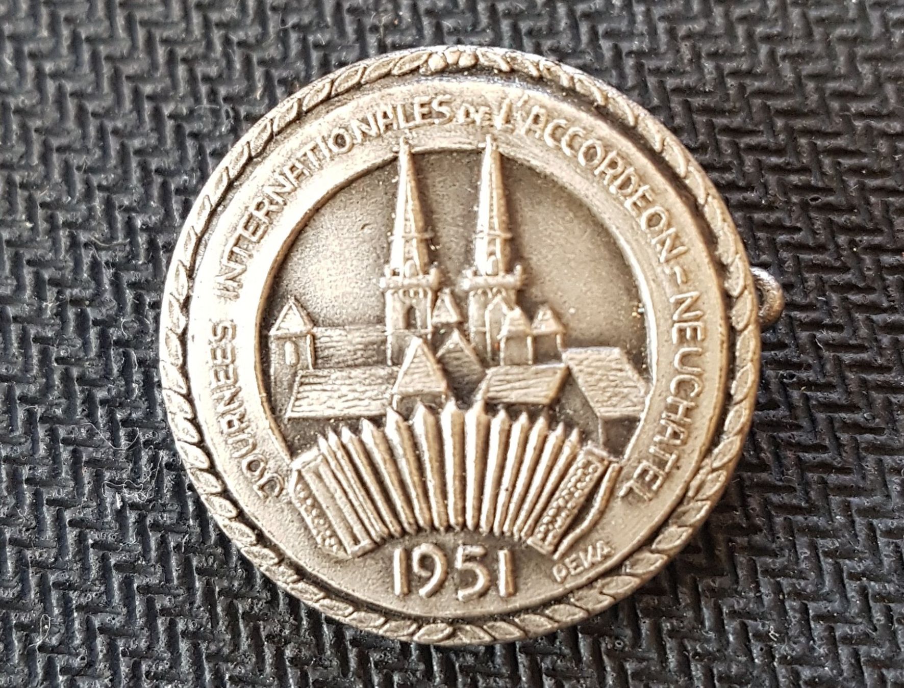 Neuchâtel Journées Internat. de l'Accordéon Medaille 1951 (Gebraucht) in Tavannes für CHF 5 ...