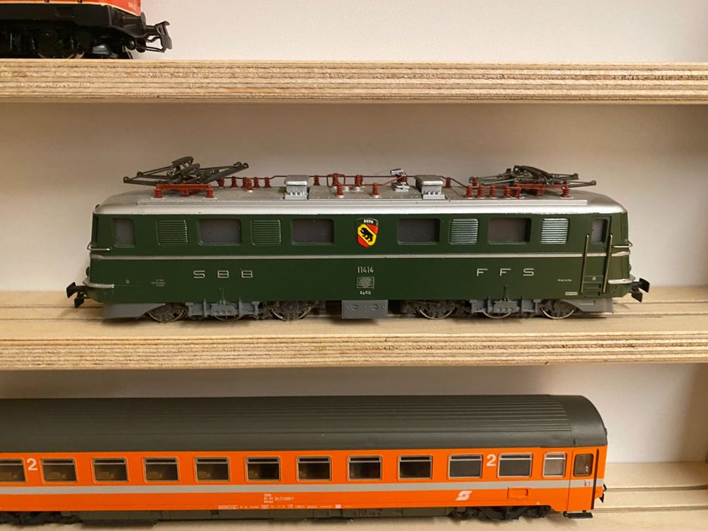 Märklin 8 Zugwagen und 59 Anhänger / HO + inkl. Vitrinen (Gebraucht) in ...