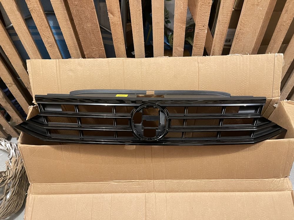 VW Passat B8 R-line grill (Neu (gemäss Beschreibung)) in Illnau für CHF ...