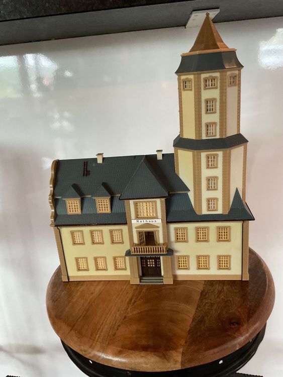 Grosses Rathaus zu Modelleisenbahn (Gebraucht) in Hölstein für CHF 2 ...