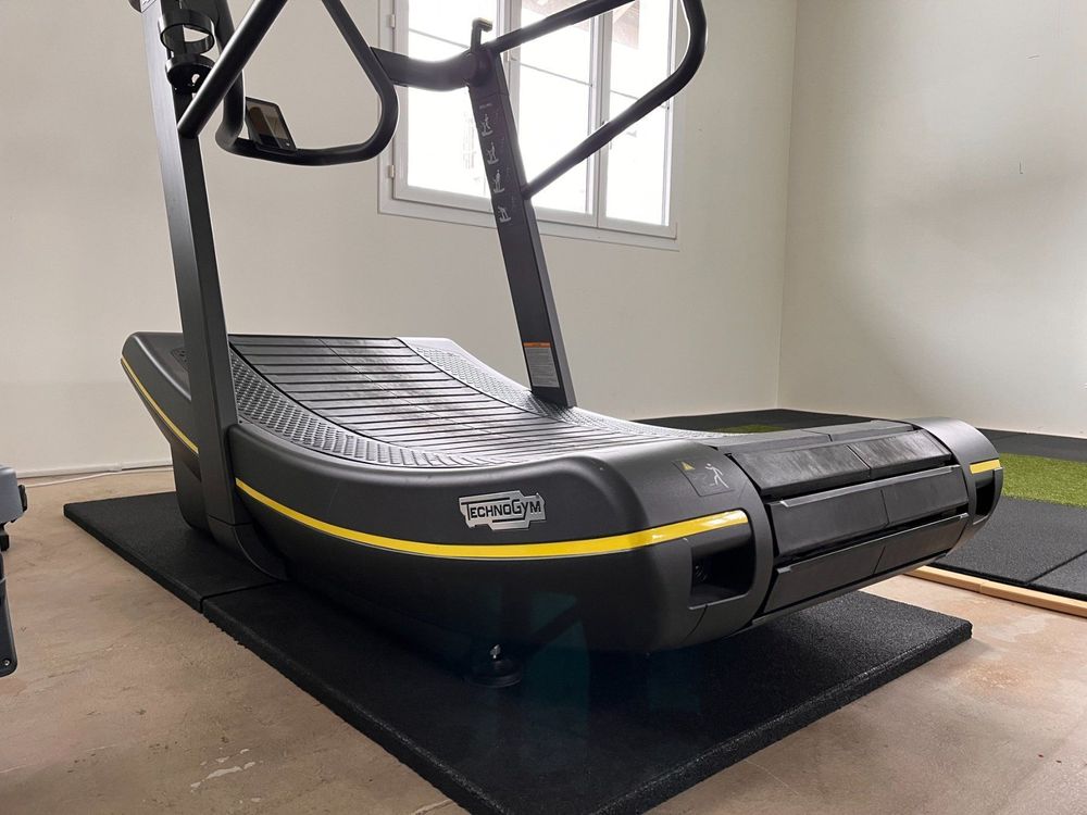 Laufband TECHNOGYM Skillmill Console - Curved | Kaufen auf Ricardo