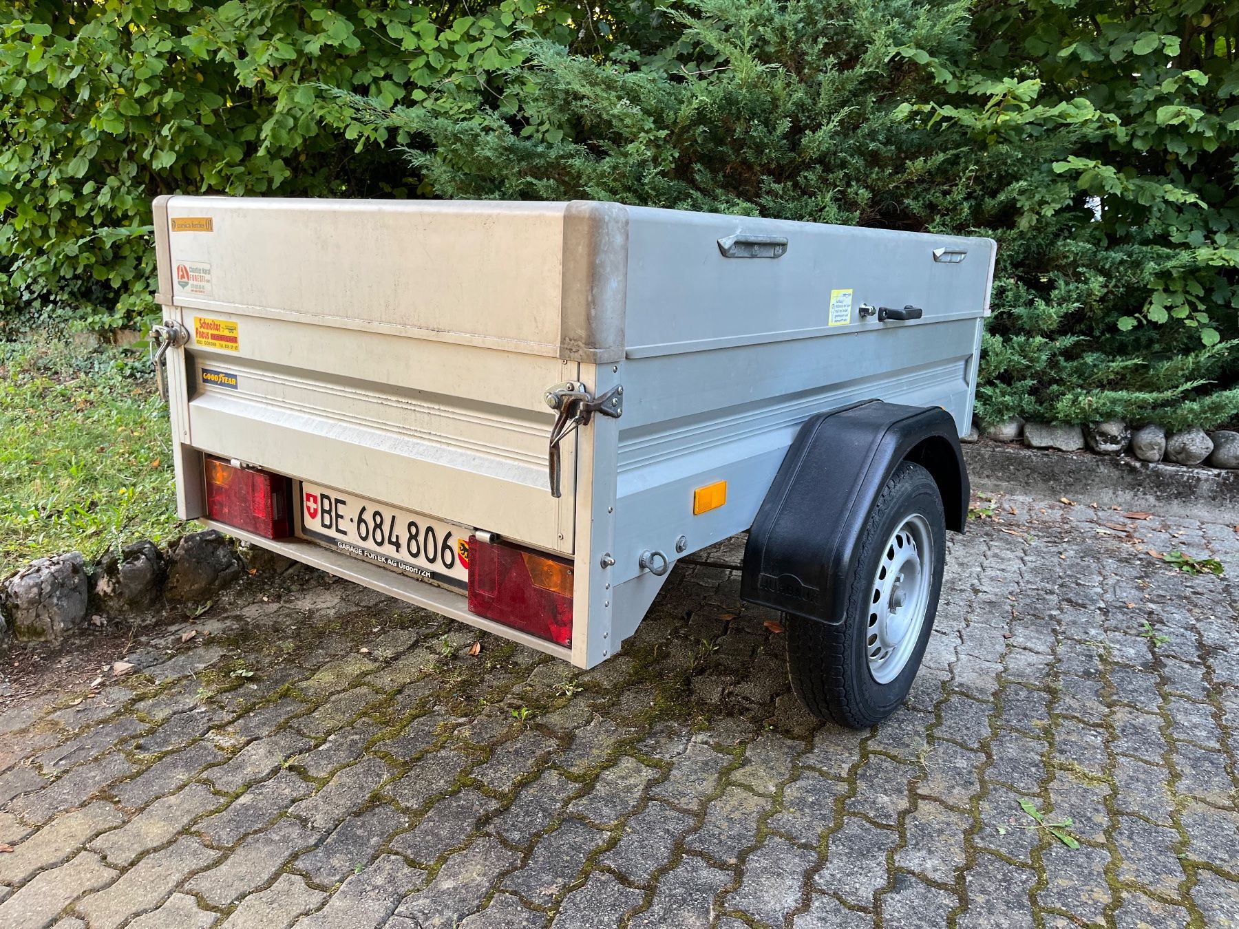 A VENDRE PETITE REMORQUE FERMEE (D'occasion) à Hauterive NE pour CHF ...