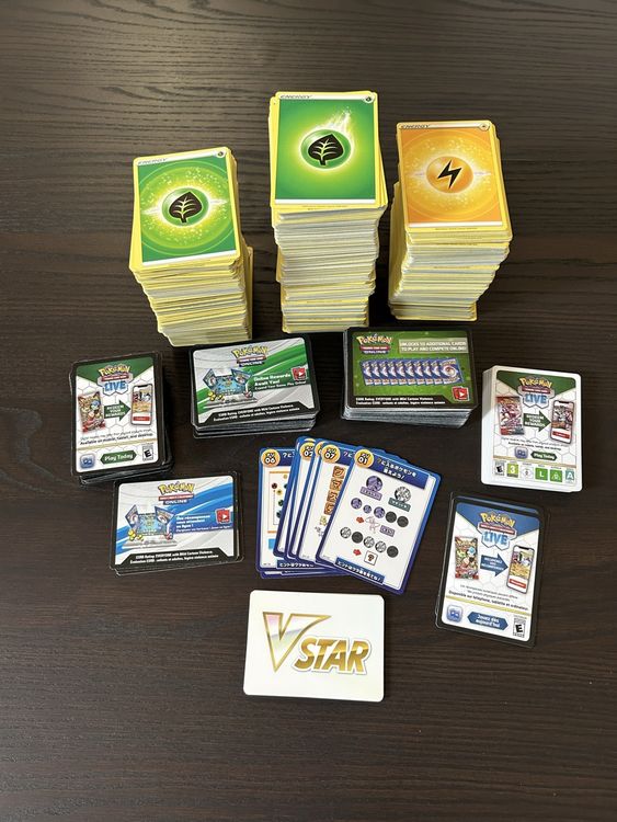 1,500 Pokémon cards - Energy (SSH/BRS) and code cards (Neu (gemäss ...