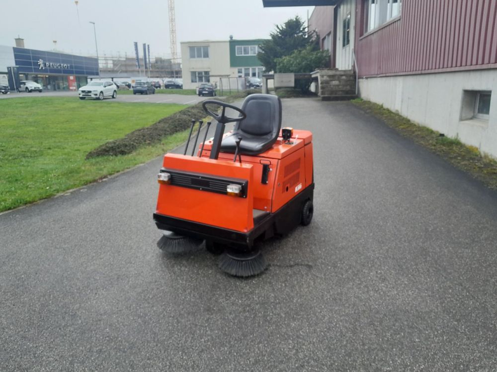 Kehrmaschine Hako Jonas 950 V (Gebraucht) in Sursee für CHF 1500 – nur ...