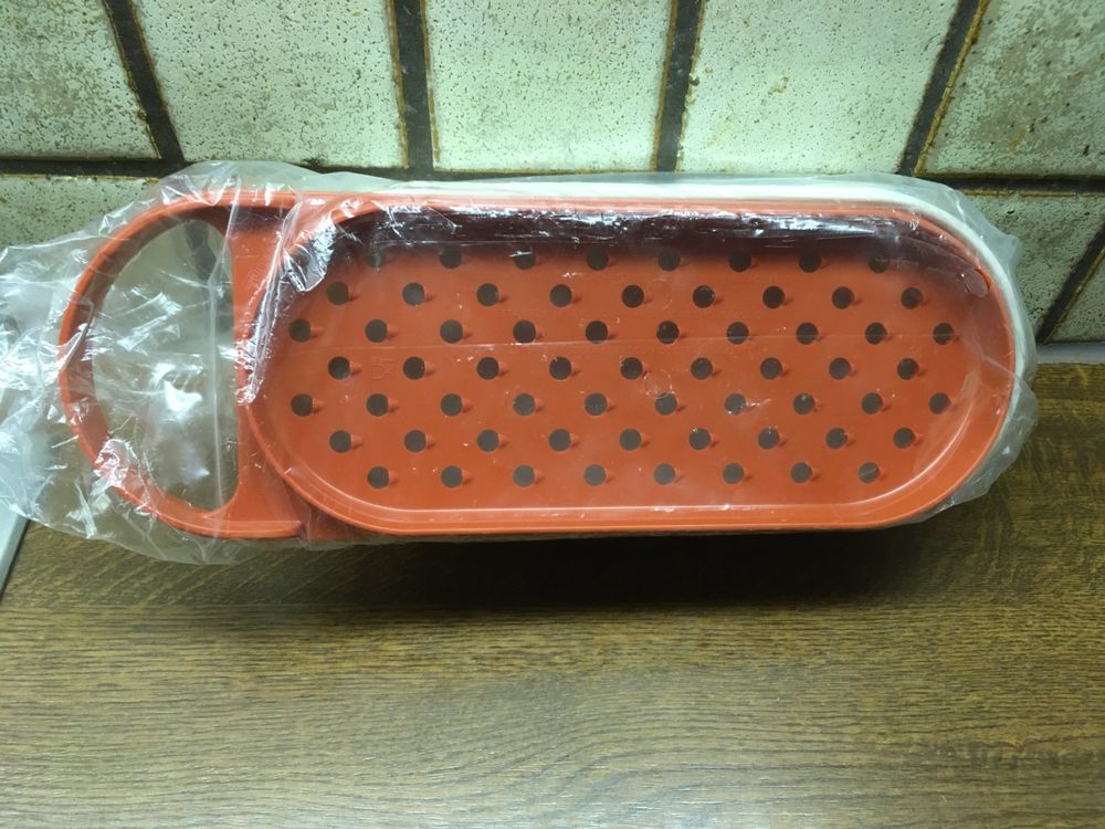 Vintage Tupperware Käsereibe mit Aufbewahrungsbox, NEU (Neu und ...