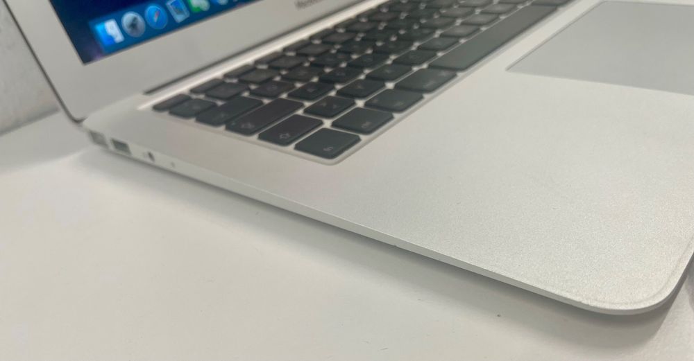 Apple Mac Book Air A1369 (Late 2010) Catalina (Defekt) in Niederdorf ...