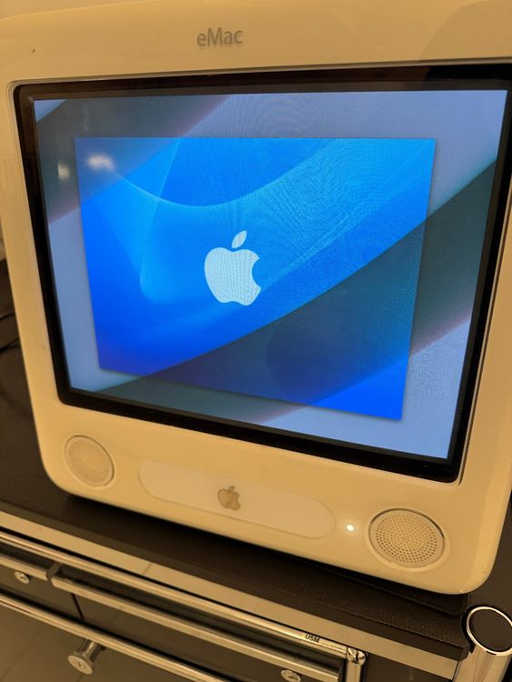 Apple eMac Rarität läuft ab 1.- CHF (Gebraucht) in Burgdorf für CHF 1 ...