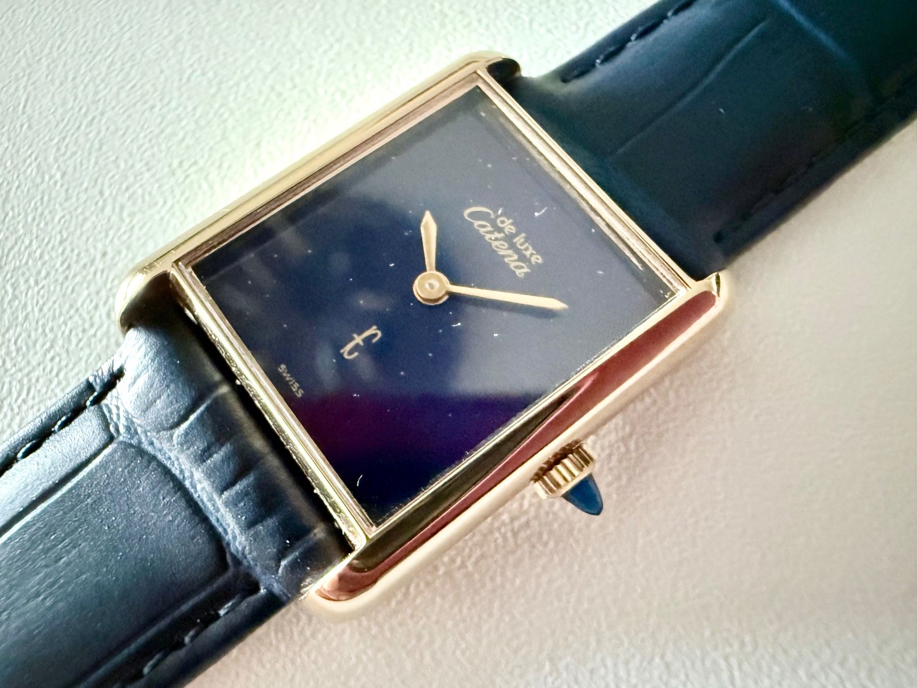 CATENA "Tank" type, MEDIUM, Plaqué or, Cadran bleu étoilé (Neu und ...