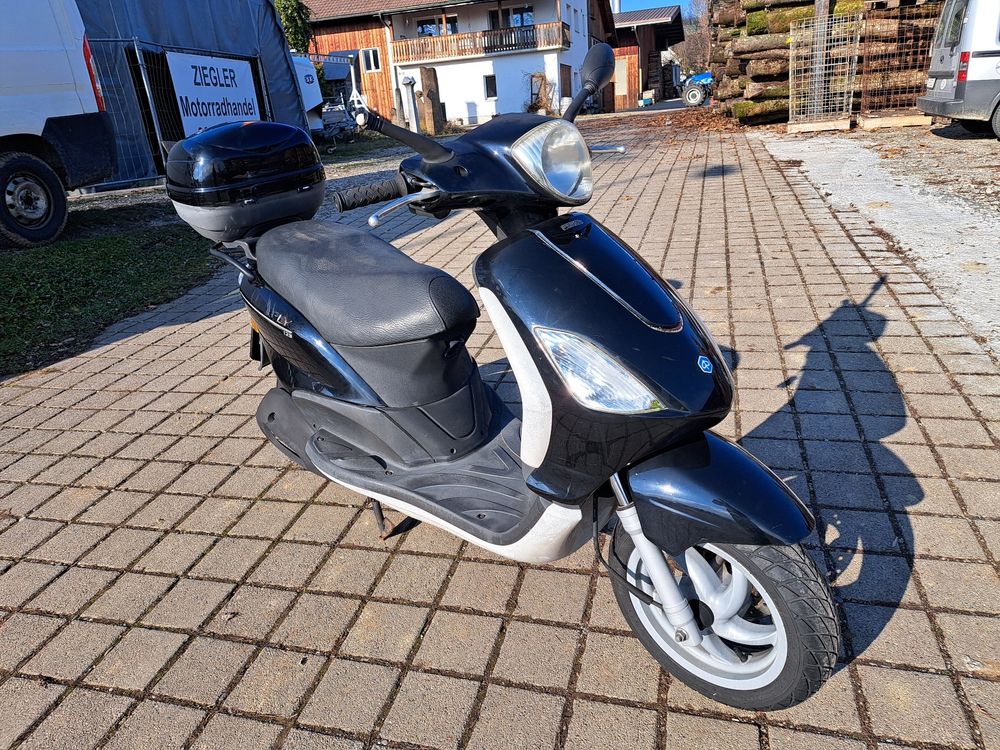 Piaggio Fly 125 Roller Scooter Lieferung möglich (Gebraucht) in Hallau ...
