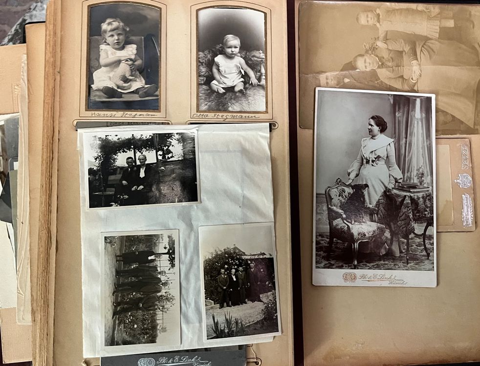 Antikes Fotoalbum mit alten Familienfotos (Defekt) in Utzenstorf für ...