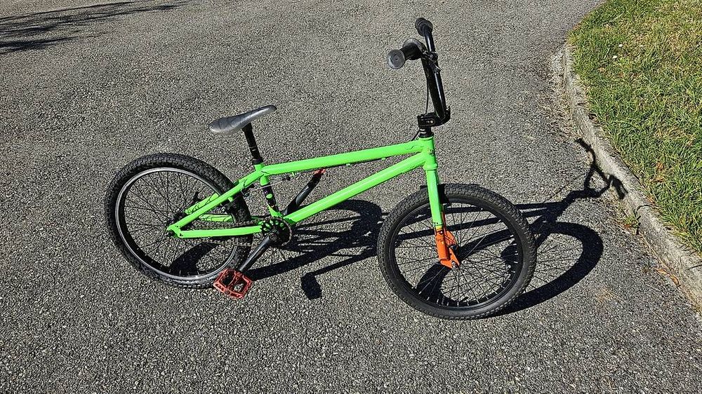 BMX Upland vert orange Vélo (Gebraucht) in Ste-Croix für CHF 200 – nur ...
