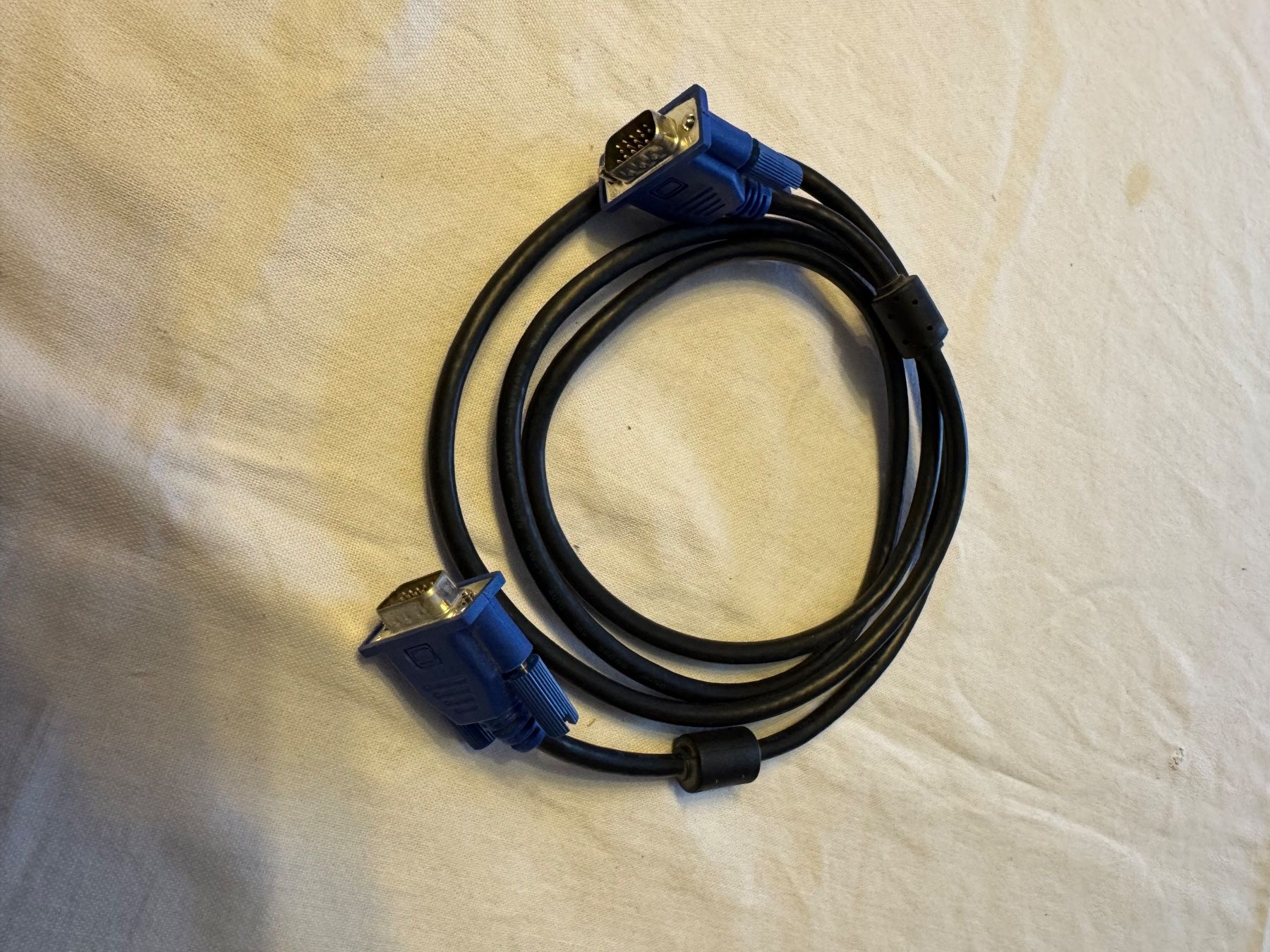 Câble VGA mâle-mâle pour moniteur - occasion comme neuf(214) (D ...