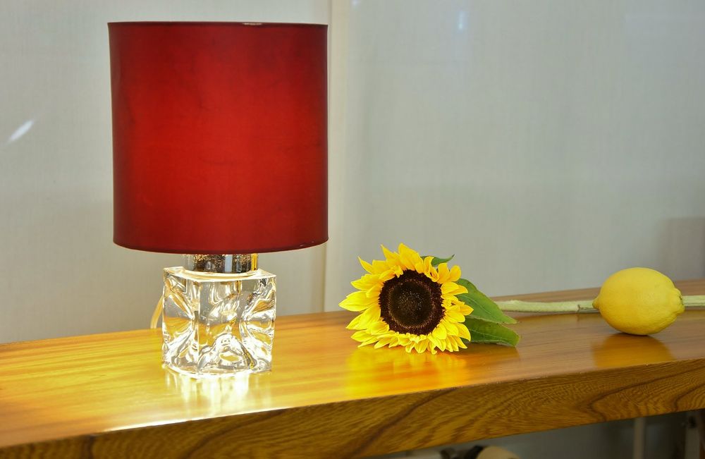Hübsche Tischlampe mit Glass Fuss, 1960er Jahre | Kaufen auf Ricardo