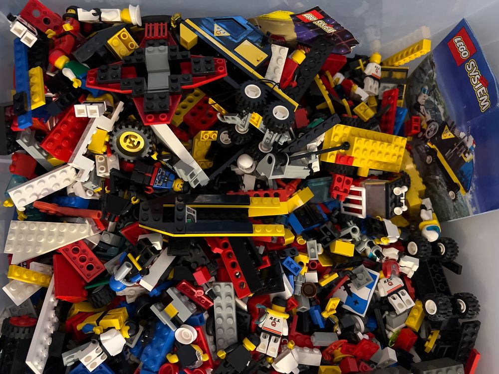 Über 10kg Lego aus den 90ern mit vielen Minifiguren (Gebraucht) in ...