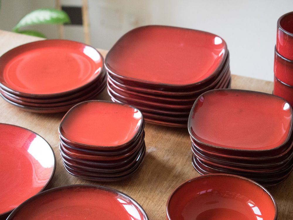 70s Geschirr-Service Zahner Rheinfelden ROT vintage Keramik (Gebraucht) in Cham für CHF 43 – nur ...