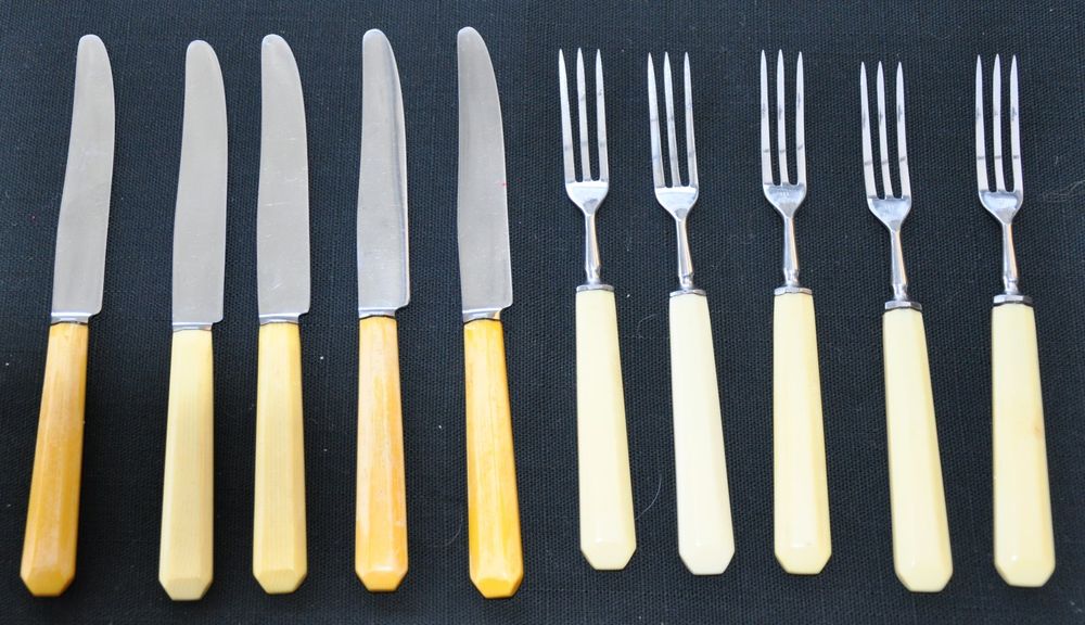 Besteckset antik ,je 5 Stk. Messer/Gabeln, Rostfrei, intakt! (Gebraucht) in Muttenz für CHF 2 ...