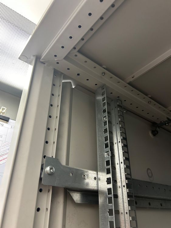 Schaefer IT-Systeme Server Rack 43U (Gebraucht) in Zürich für CHF 1 ...