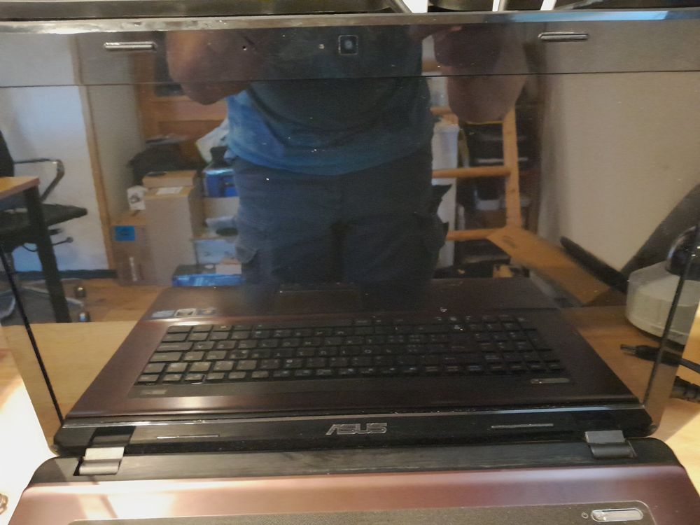Asus X73s i7 17' Defekt (Défectueux) à Agiez pour CHF 27 – avec ...