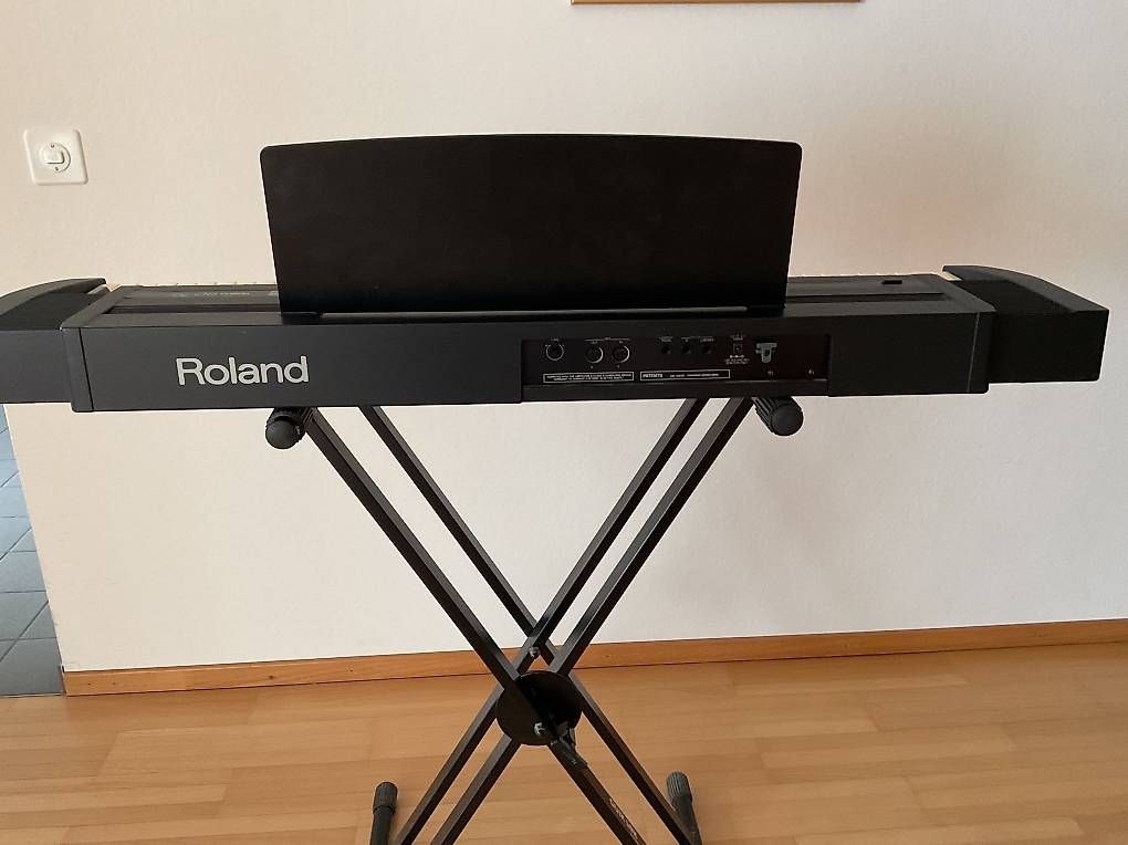 Roland EP-7e e-Piano inkl. Ständer & Pedal (Gebraucht) in Frenkendorf ...