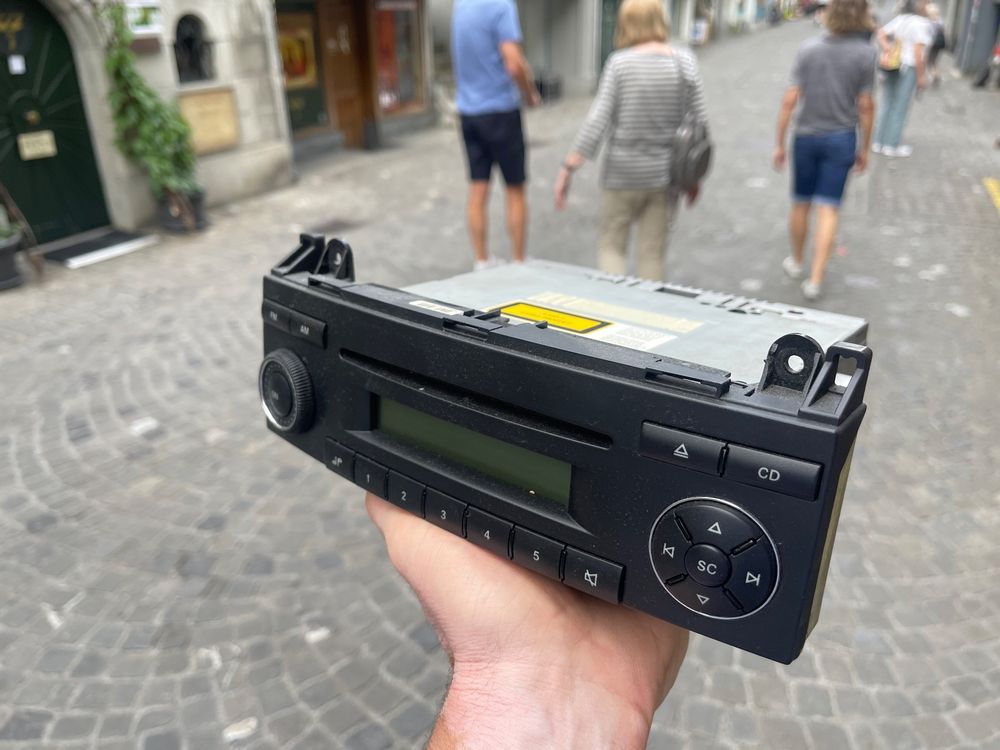Auto Radio mit cd original Vito und Viano Lieferung gratis (Gebraucht) in Thun für CHF 49 – mit ...