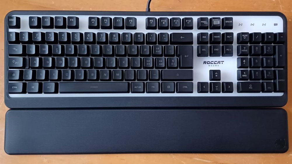 ROCCAT Magma CH Layout/Kabelgeb. Gaming Tastatur NEUWERTIG!! | Kaufen ...