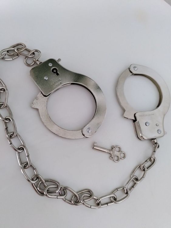Handschellen aus Metall mit Schlüssel | Kaufen auf Ricardo