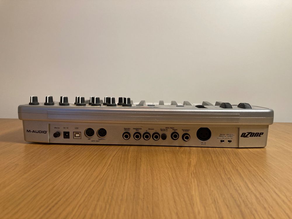 M-Audio Ozone Midi Controller mit USB-Anschluss (Gebraucht) in Zürich für CHF 1 – nur Abholung ...