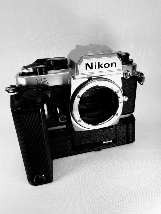 Nikon FA Silber mit Motor Drive MD-15 (Gebraucht) in Steffisburg für ...