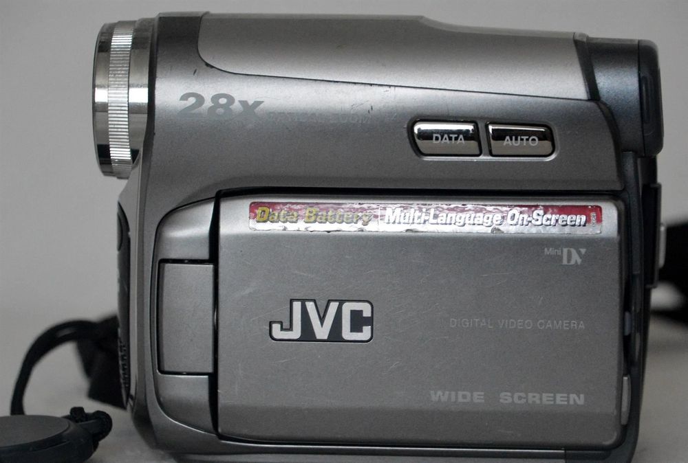 Camcorder / caméscope JVC GR-D720E MiniDV (Defekt) in Collonges für CHF 20 – mit Lieferung auf ...
