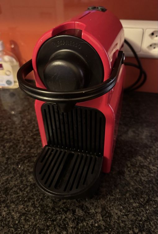 Machine à café Nespresso rouge - occasion | Kaufen auf Ricardo