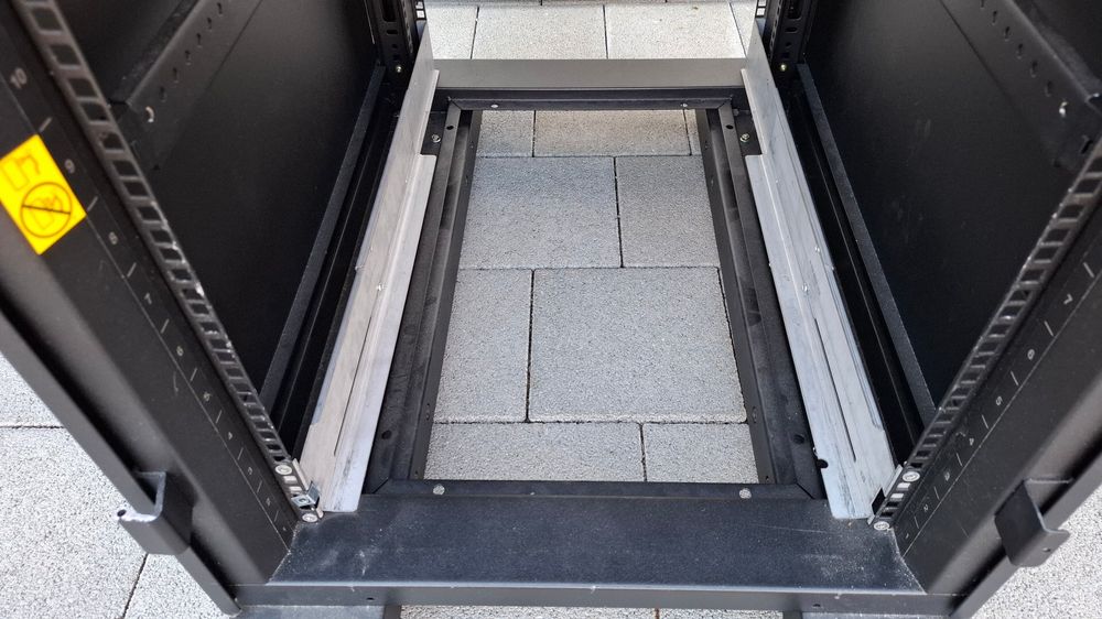 IBM Server-Rack – 42U / HE – robustes Rack auf Rollen (Gebraucht) in ...