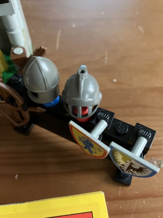 Lego 6041 Armor Shop komplett mit Anleitung und Figuren (Gebraucht) in ...